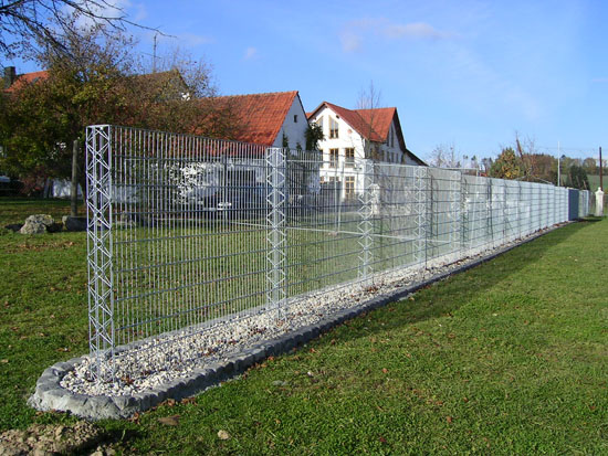 Steinzäune und Gabionen